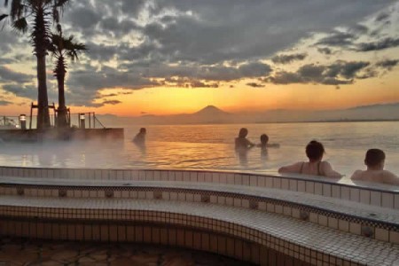 Enoshima Island Spa: Pool Area With Mt. Fuji View